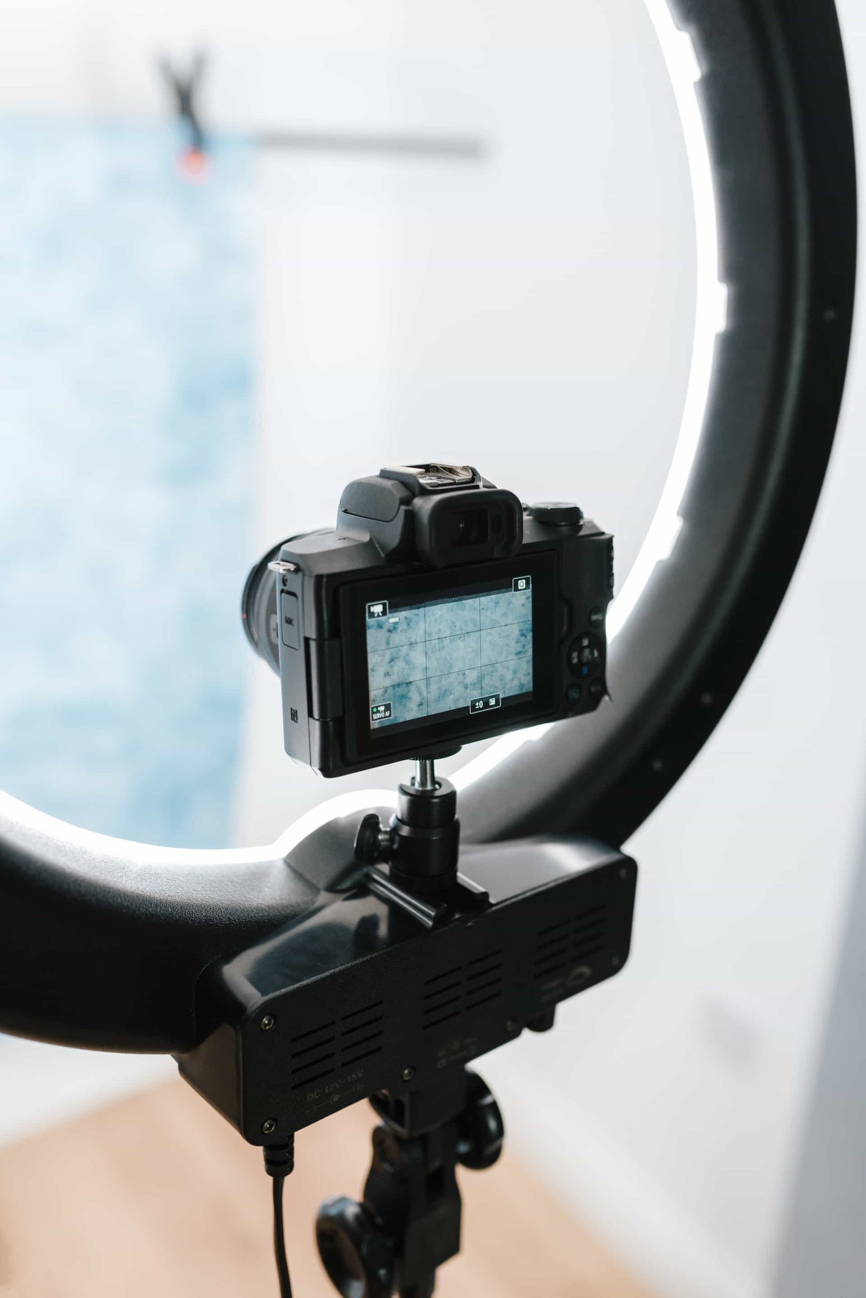 Mastering the Art of Creating Click-Worthy Thumbnails on YouTube